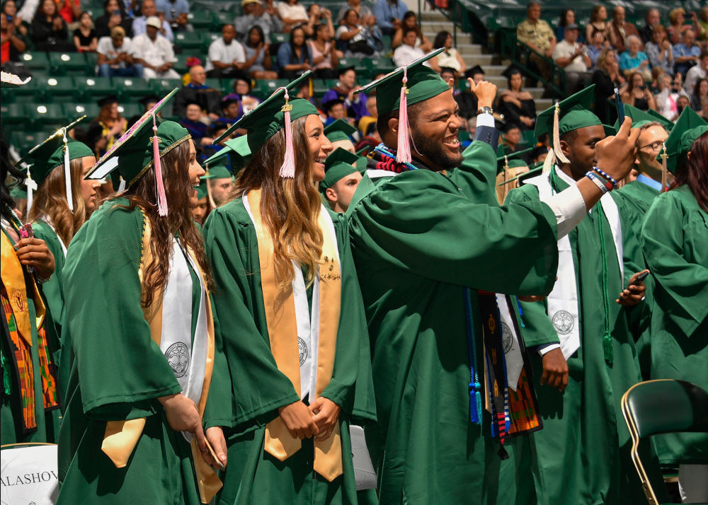 COMMENCEMENT STUDENTS IN GROUP - University Communications